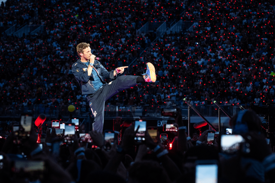 Coldplay's Chris Martin Says He "Never Criticized" Toronto's "Weird ...