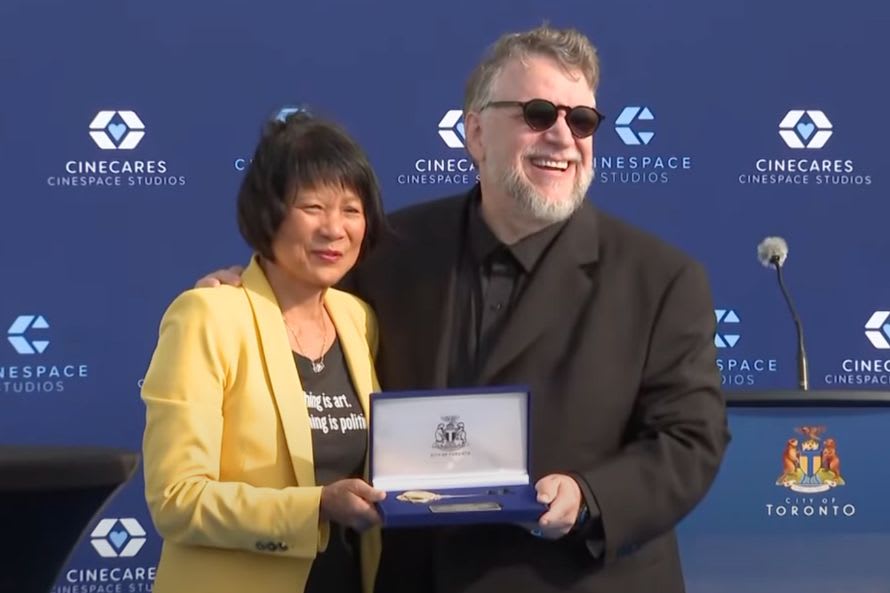 Toronto Mayor Olivia Chow Presents Guillermo del Toro with the Key to ...