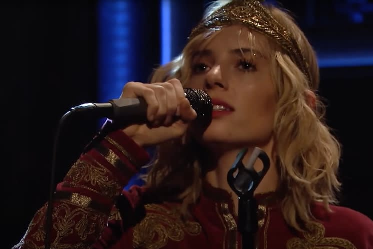 Maya Hawke Gives Theatrical Performance of "Thérèse" on 'The Tonight ...