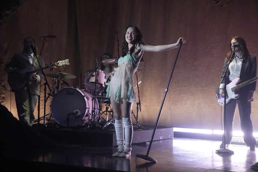 Olivia Rodrigo Turned 'SNL' Into 'Saturday Night Liv' on the Best ...
