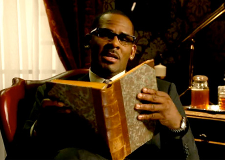 R. Kelly Penning 'Trapped in the Closet' Book │ Exclaim!