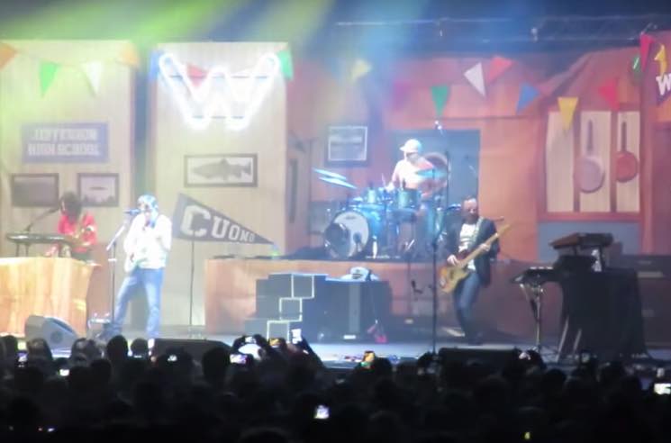 Watch Weezer Recreate "Buddy Holly" Video Live Onstage │ Exclaim!