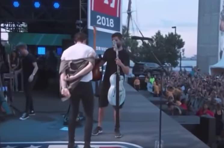 Twitter Is Obsessed with Shawn Mendes Struggling to Take His Shirt Off ...