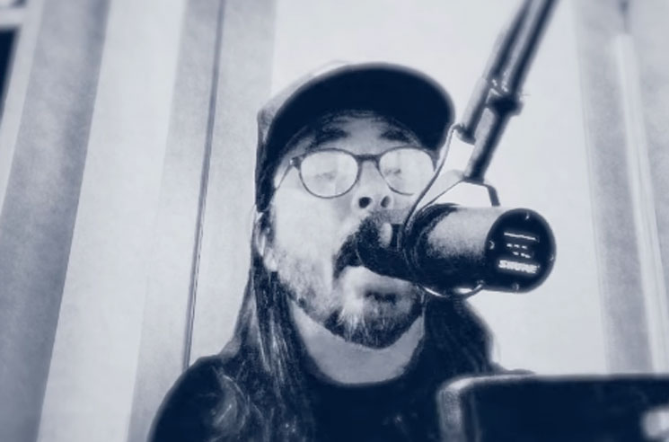 Hear Dave Grohl Cover Bob Dylan for 'The Hanukkah Sessions' │ Exclaim!
