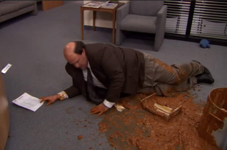 'The Office' Cast Breaks Down Kevin's Fantastic "Famous Chili" Spill ...