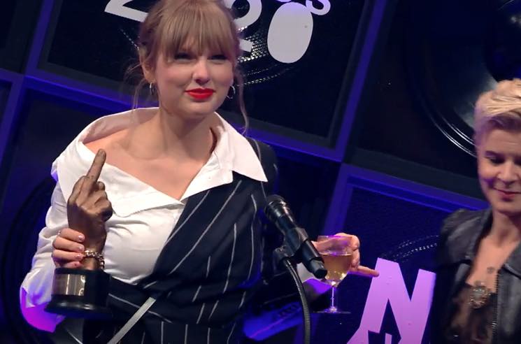 Watch Taylor Swift Accept a Giant Middle Finger Trophy While Drinking ...