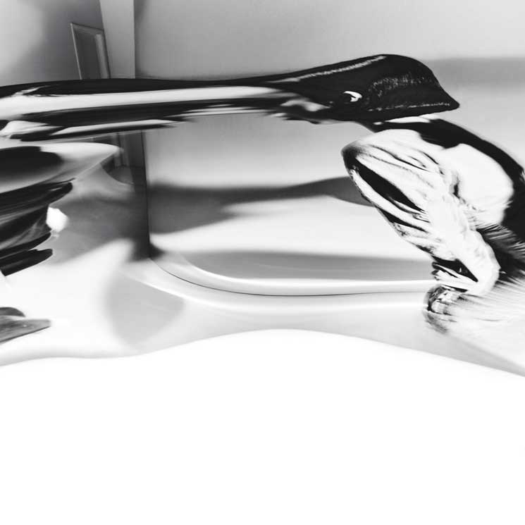 Kelly Lee Owens's Voice Cuts Through the Commotion on 'LP.8' | Exclaim! Kelly Lee Owens's Voice Cuts Through the Commotion on 'LP.8' | Exclaim!