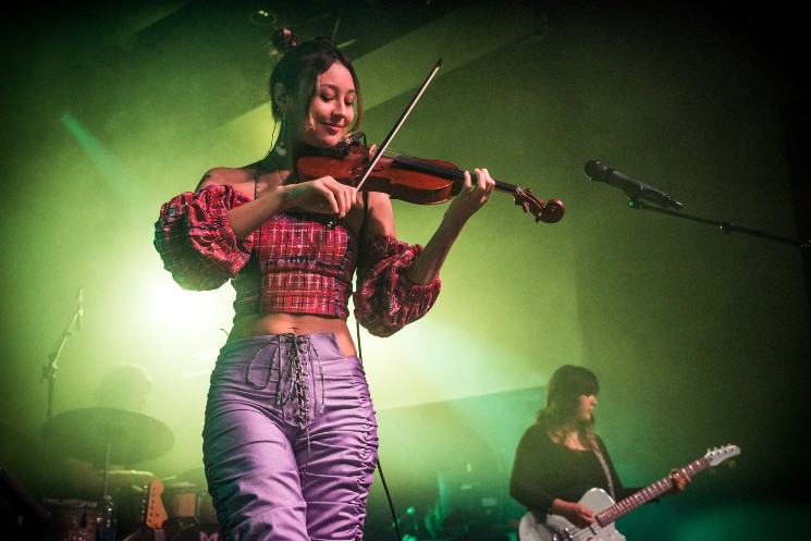 Luna Li Popped Even More Outside of the Bedroom in Toronto │ Exclaim!