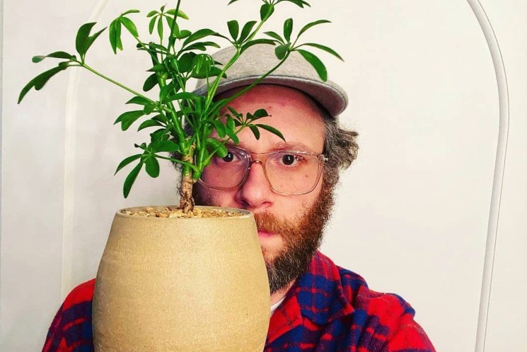Seth Rogen Fans Drop $40K for Pottery Lesson and Smoke Session │ Exclaim!