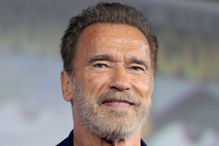 Arnold Schwarzenegger Spends Every Morning Feeding Oatmeal Cookies to ...