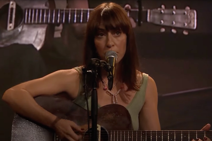 Feist and Her Multitudes Hide Out in the Open on 'The Tonight Show ...