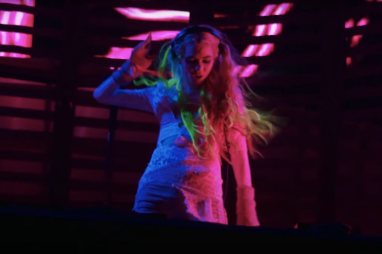 Grimes Apologizes for Janky Coachella Set │ Exclaim!