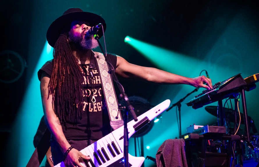 Robert Glasper Experiment's Casey Benjamin Dead at 45 │ Exclaim!