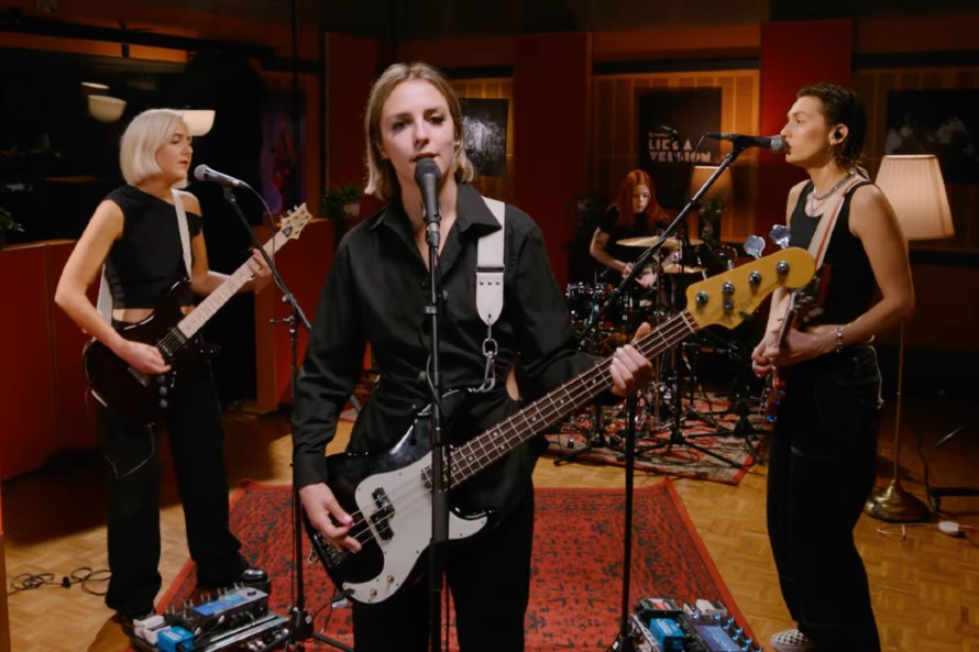 Watch the Beaches Cover Djo's "End of Beginning" for 'Like a Version ...