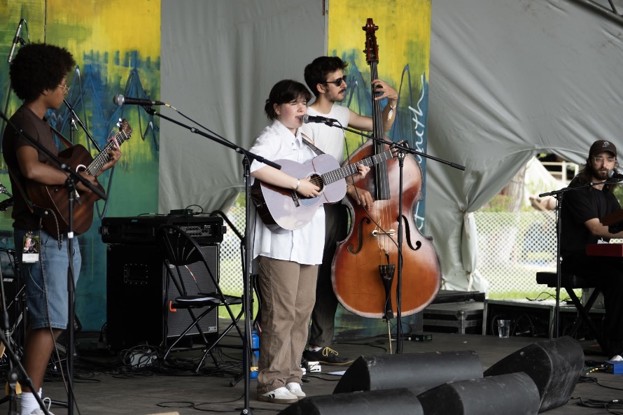 Leith Ross Was a (Too Quiet) Storm at Winnipeg Folk Fest │ Exclaim!