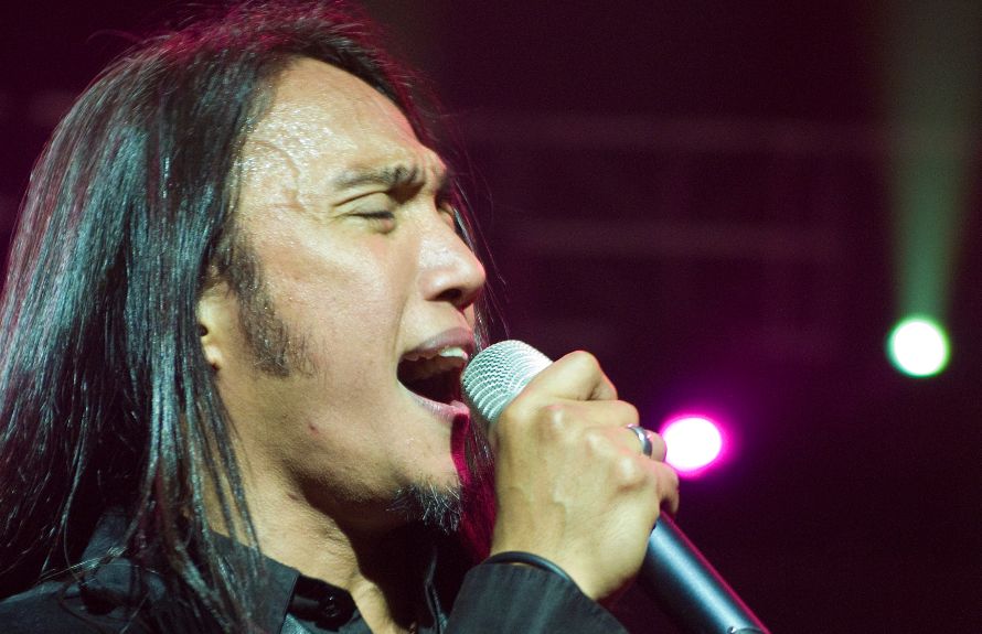 Journey Singer Invites Fans to Vote Him Out of the Band on Facebook ...