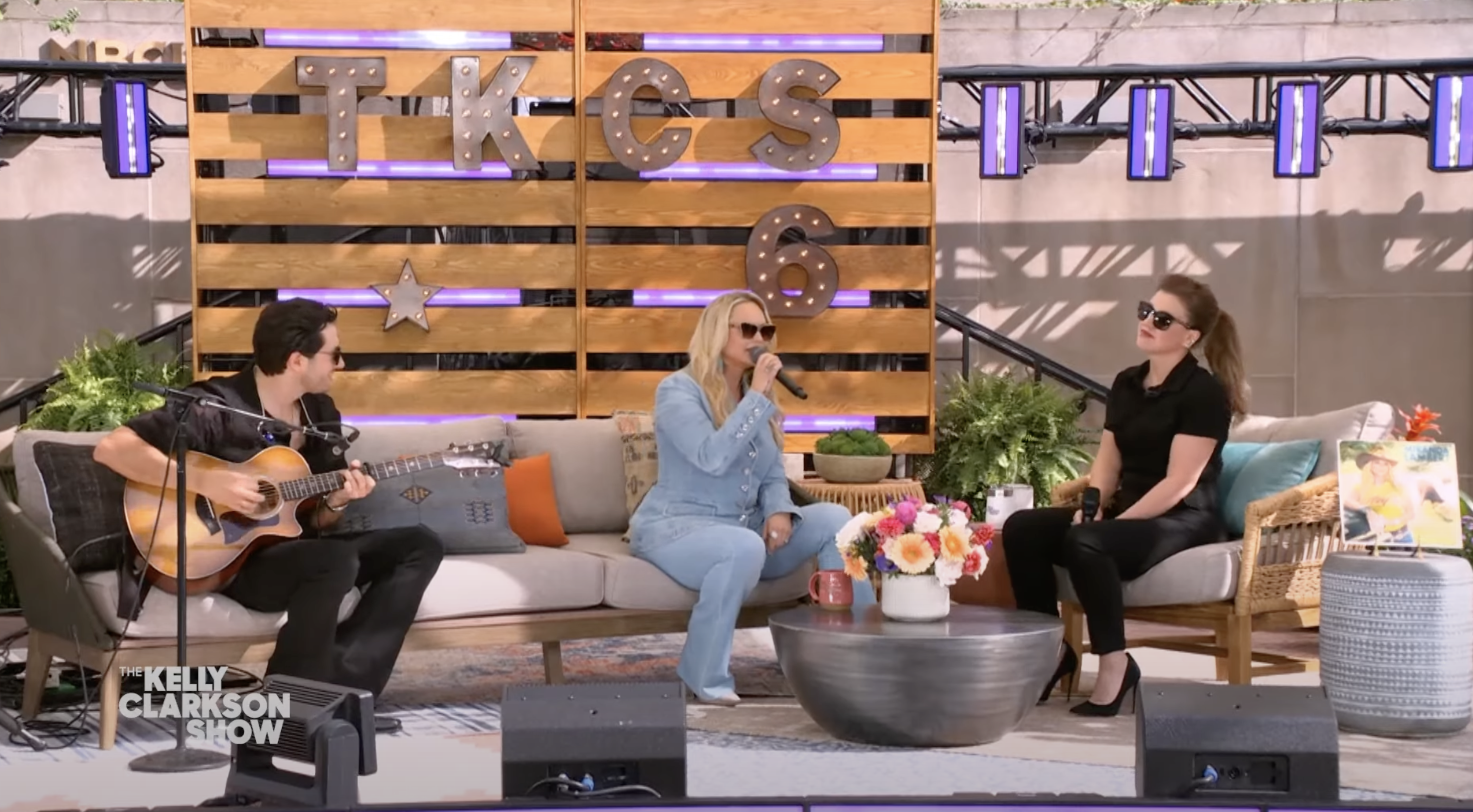 Watch Kelly Clarkson and Miranda Lambert Perform a Country Version of ...